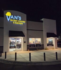 Van’s Frozen Custard przeniósł się do West Dundee. Jego lokal zajmie ...